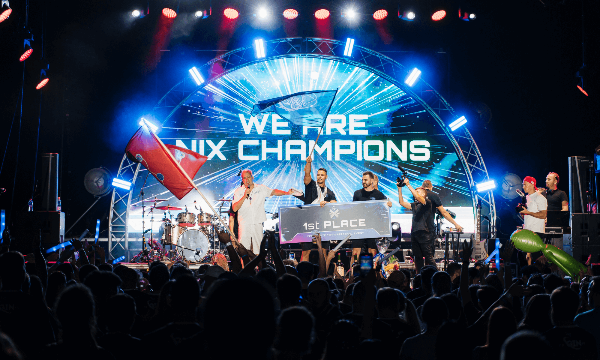 NIX 30th Birthday: Teamwork Makes the Dream Work | NIX